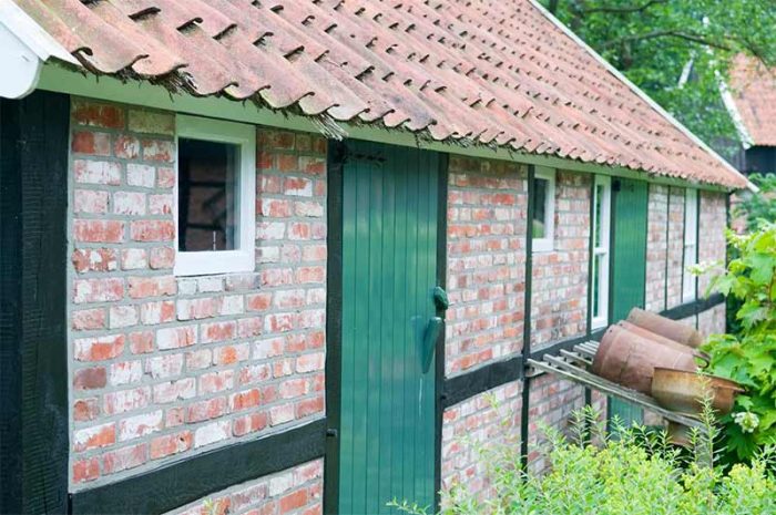 How to Paint Barns, Farm Buildings and Log Cabins | Palatine Paints